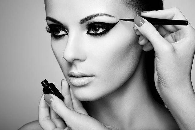 18 Best Makeup Artist Websites of 2024 | Stunning Portfolio Examples